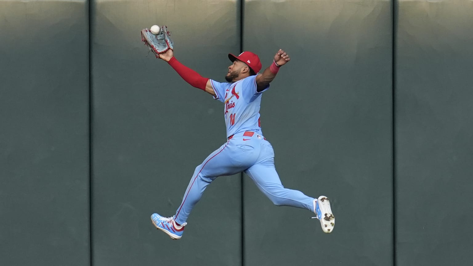 Victor Scott II's athletic catch | 08/24/2024 | St. Louis Cardinals