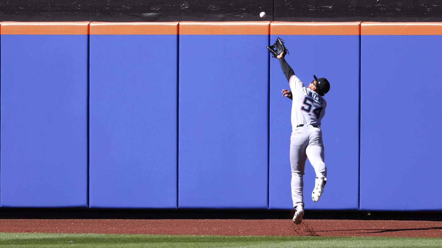 Dane Myers' incredible catch ends the game | 04/09/2025 | Miami Marlins