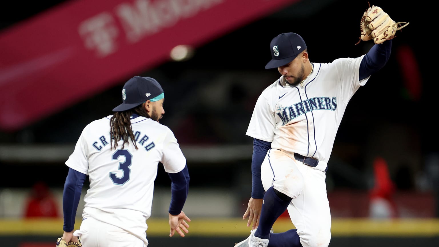 Tayler Saucedo earns save | 04/16/2024 | Seattle Mariners