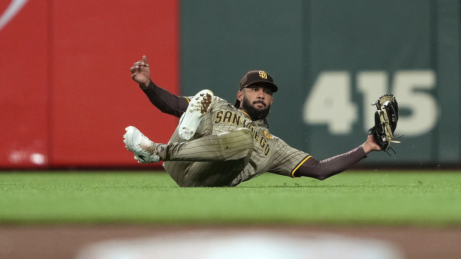 Fernando Tatis Jr.'s sliding catch | 09/14/2024 | San Diego Padres