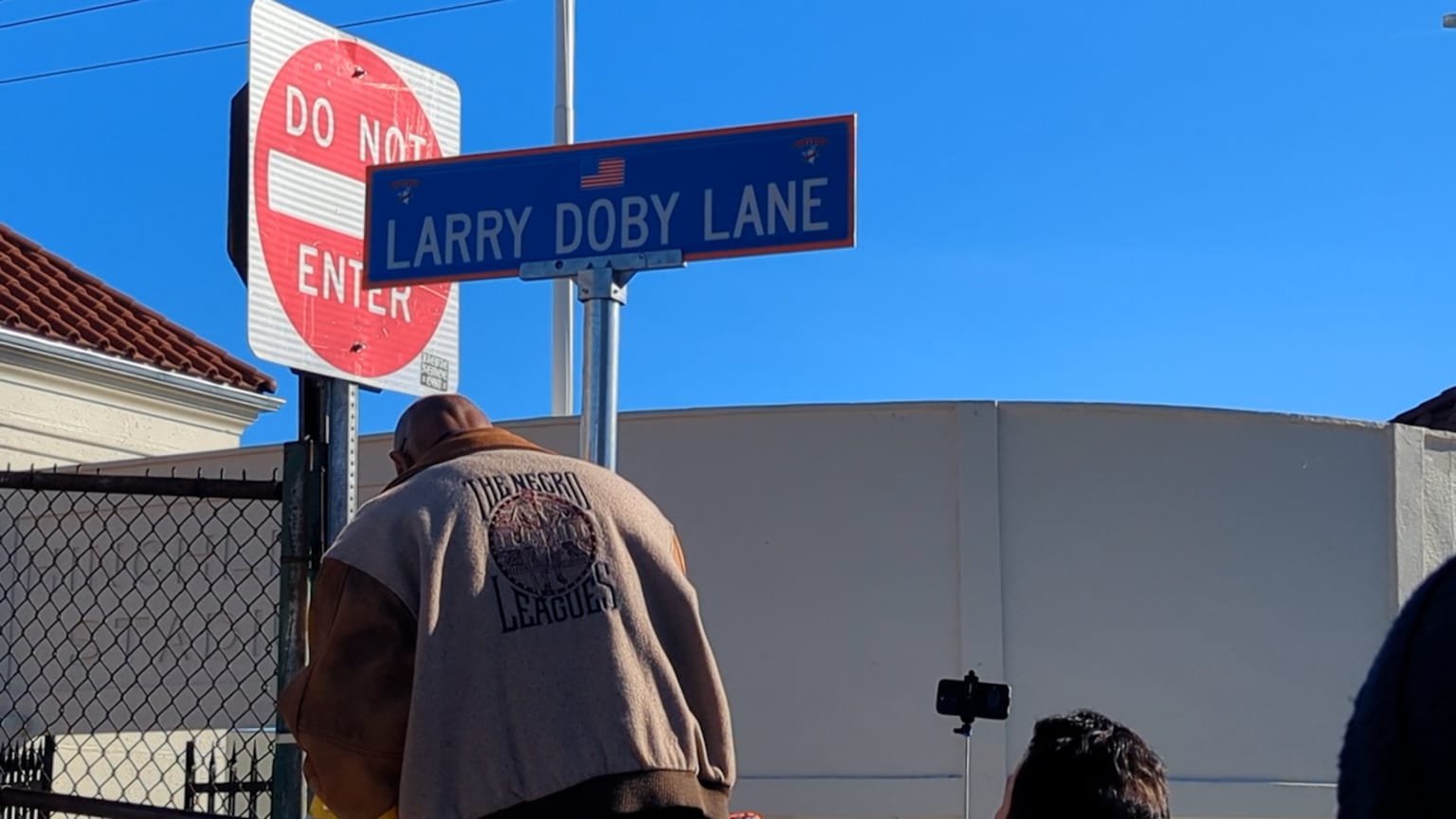Larry Doby Jr. reveals Larry Doby Lane in Paterson | 12/16/2023 | MLB.com