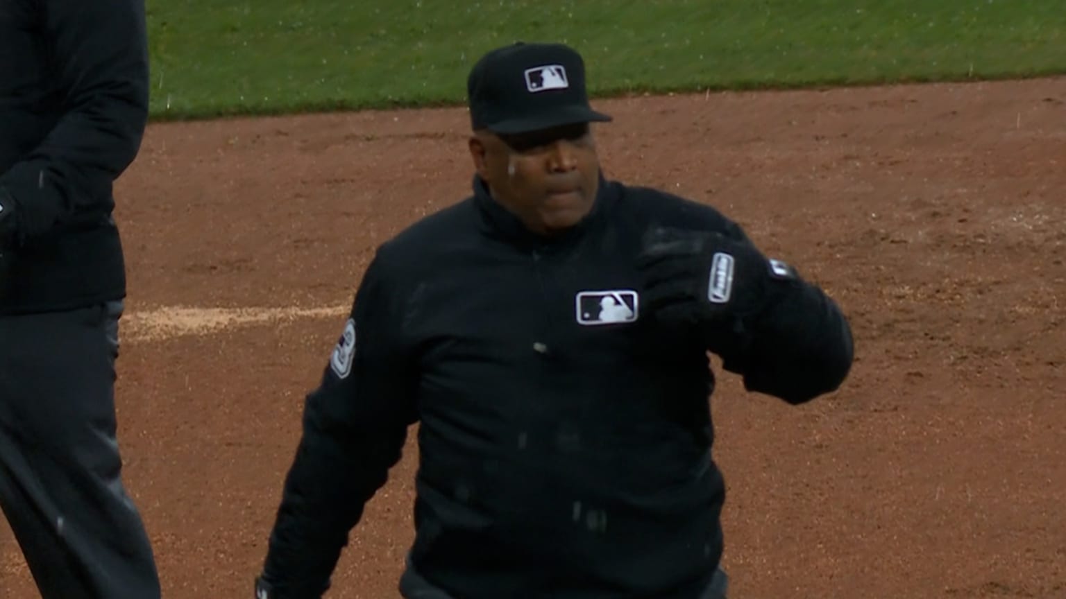 Umpires call game due to rain, Braves get 9-0 victory | 04/01/2024 ...