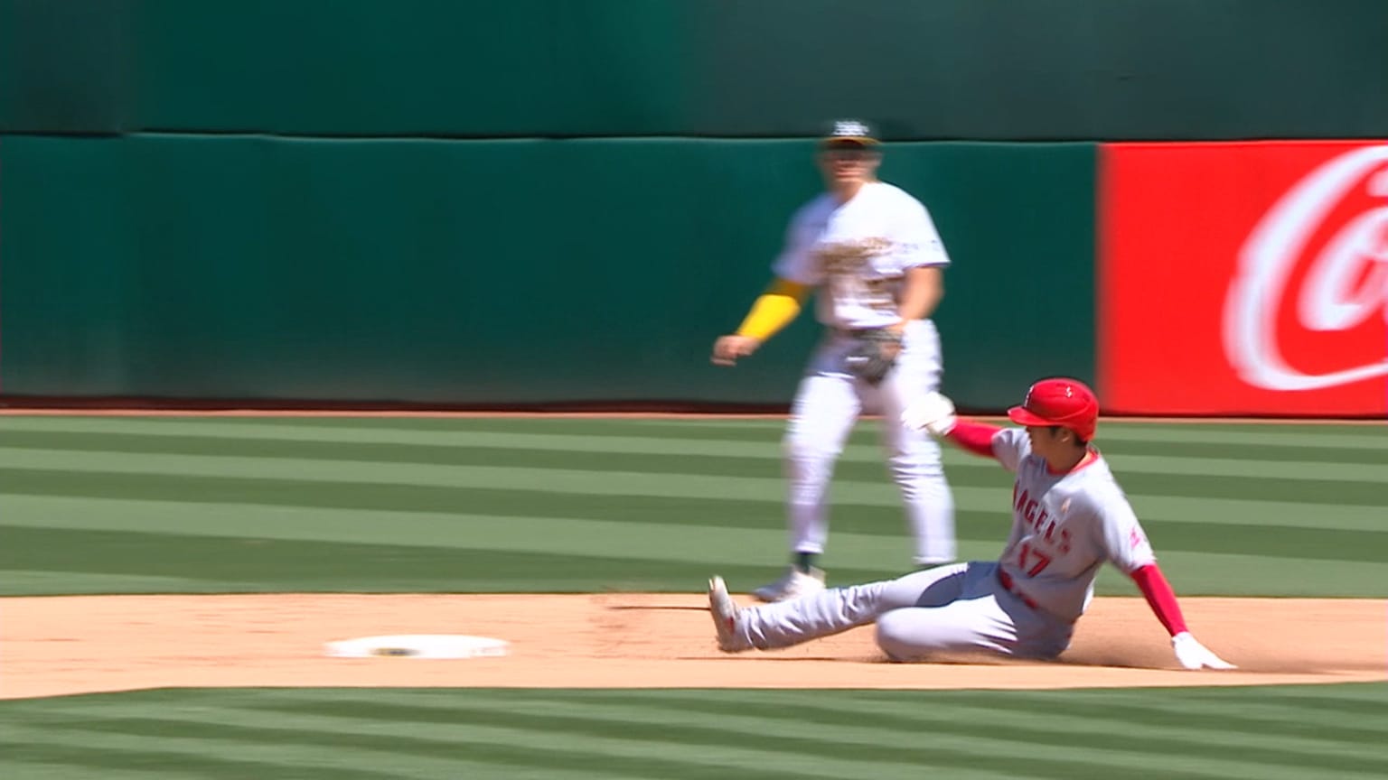 Shohei Ohtani secures his 20th stolen base in the 5th | 09/03/2023 ...