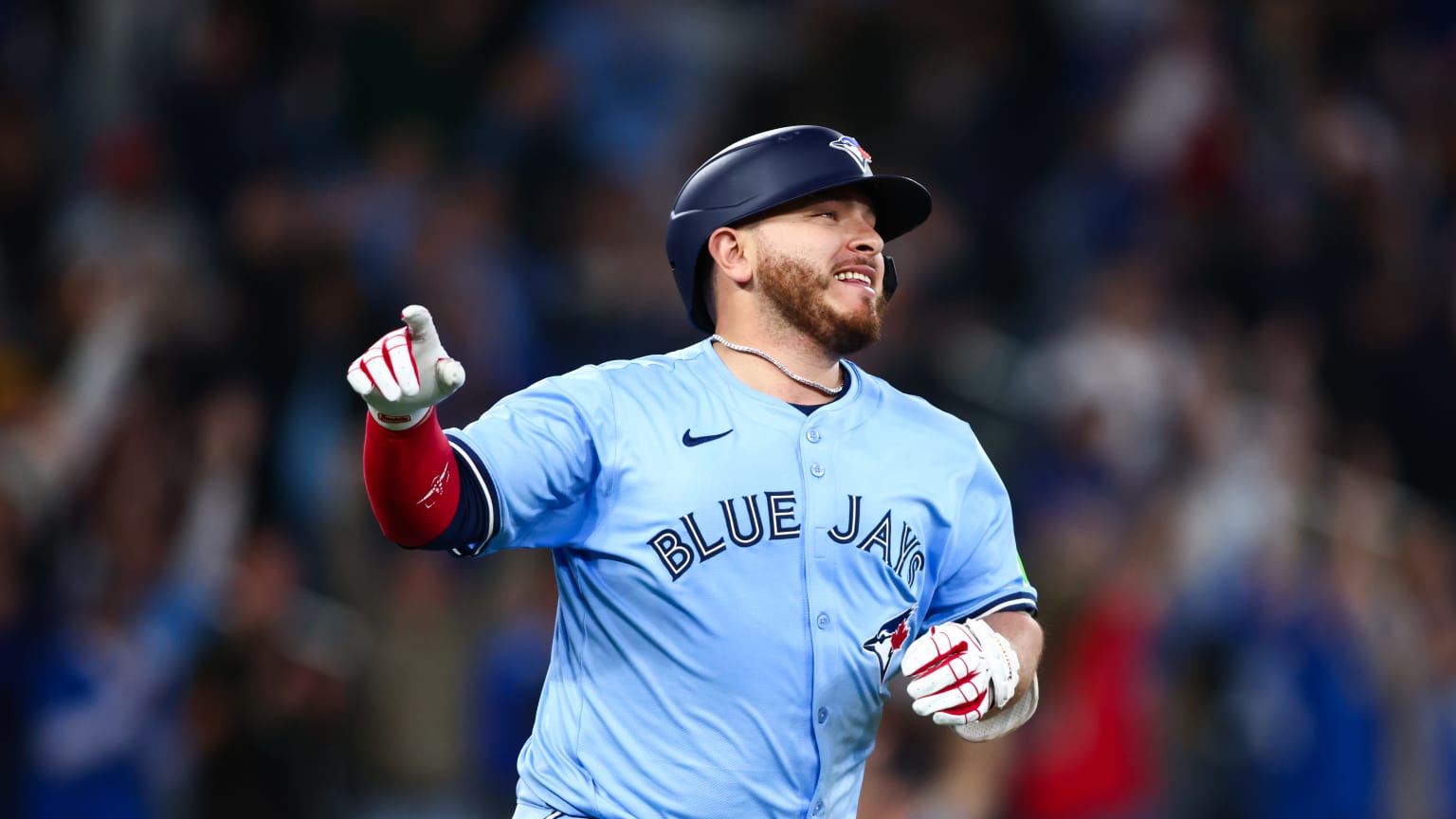 Alejandro Kirk's walk-off single | 04/30/2025 | MLB.com