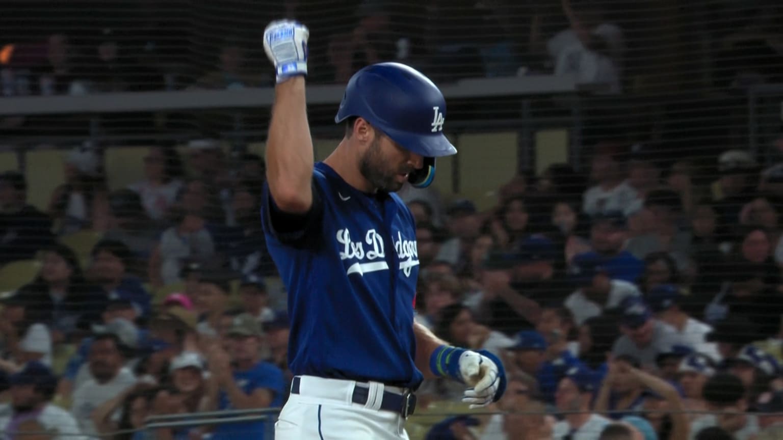 Chris Taylor singles in a run in the 8th | 08/03/2023 | Los Angeles Dodgers