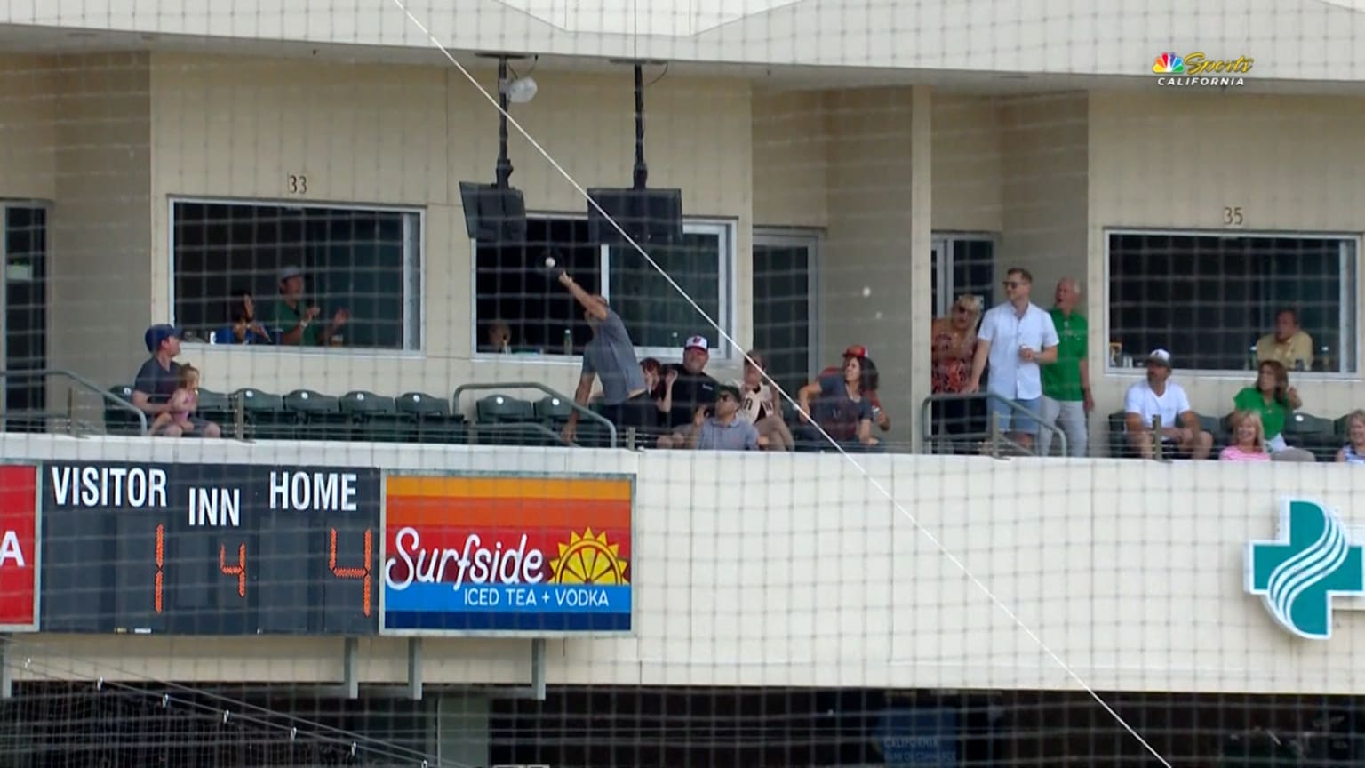 Fan makes awesome snag at the A's game | 06/08/2025 | Athletics