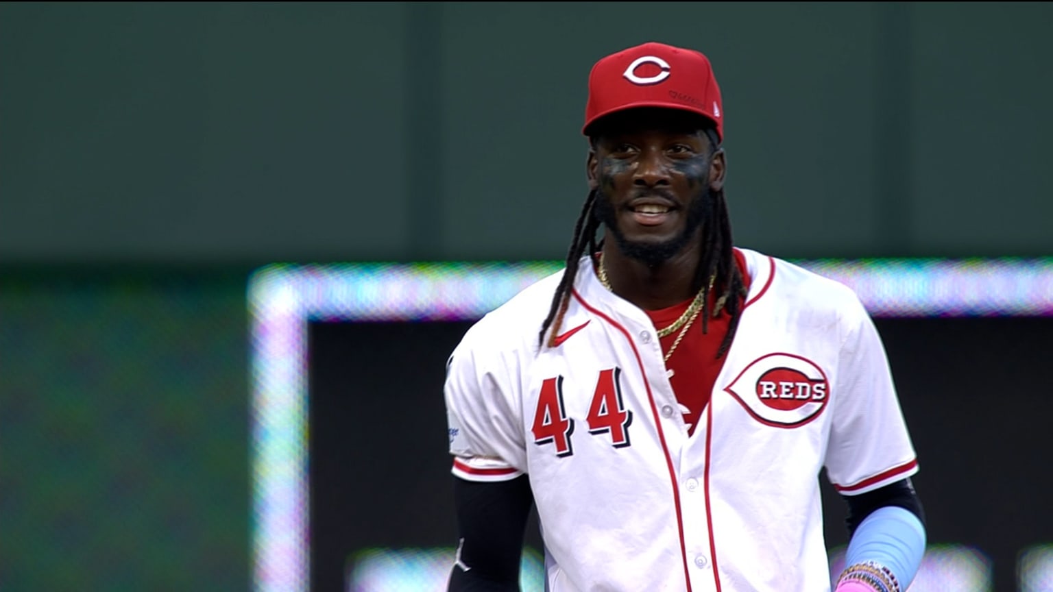 Elly De La Cruz's sidearm throw on the run | 08/13/2025 | MLB.com