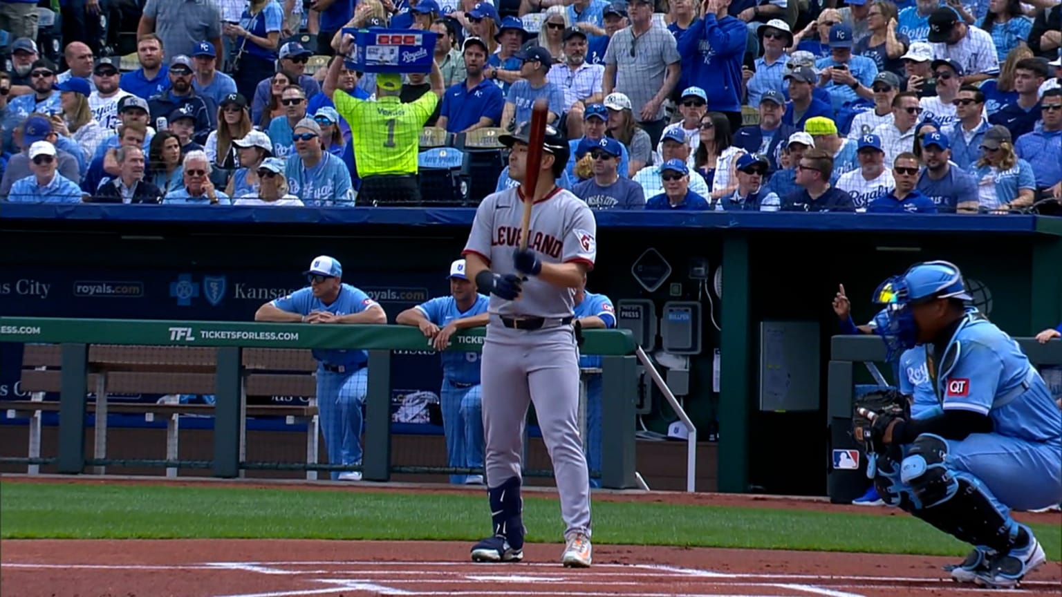 Steven Kwan's leadoff infield single | 03/27/2025 | MLB.com