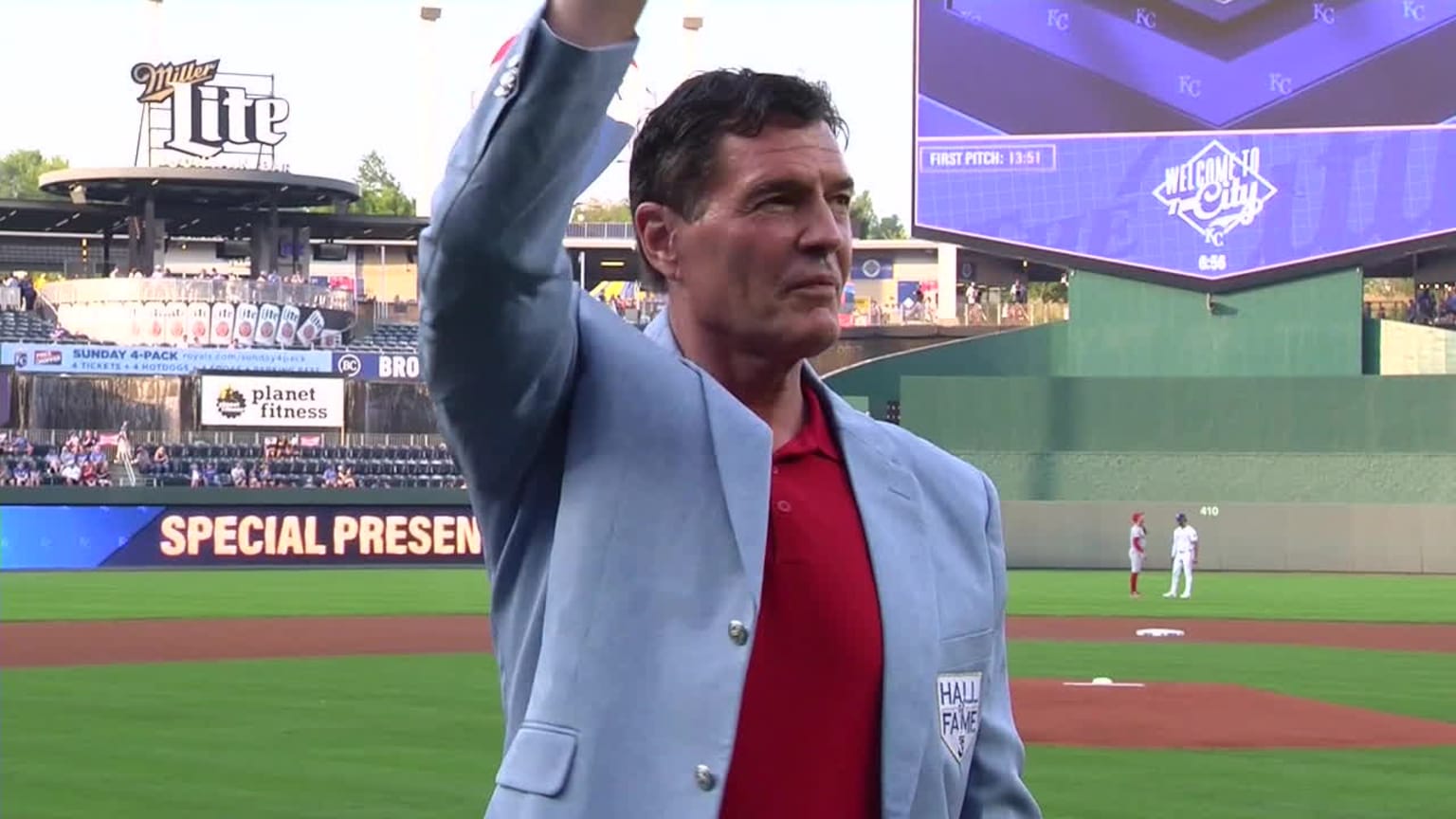 Mark Gubicza receives Royals' Hall of Fame jacket | 08/19/2024 | Kansas ...