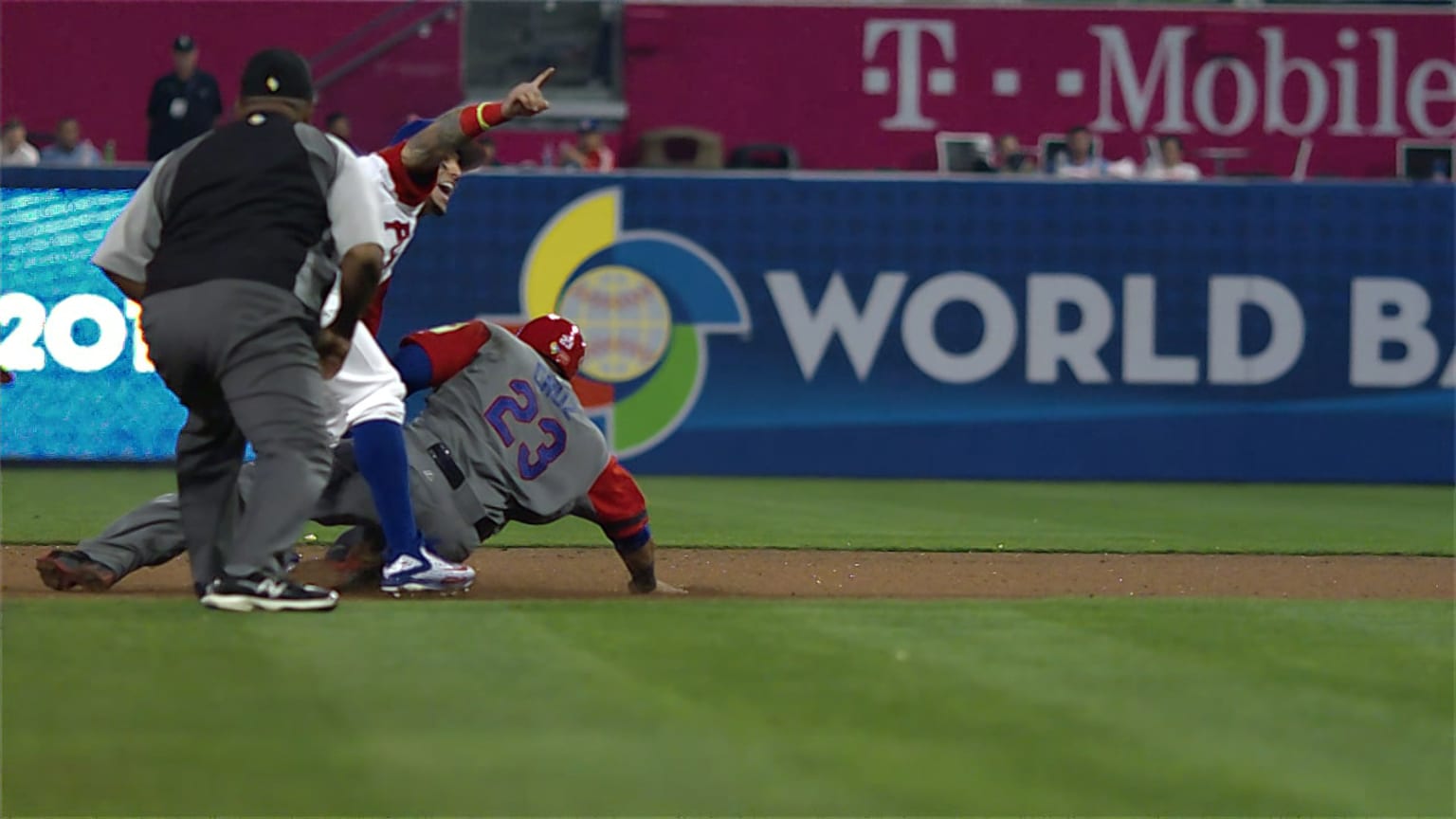 Javier Báez makes a magical tag against DR in Classic | 01/31/2023 ...