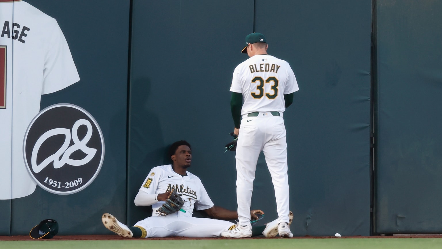 Denzel Clarke wins Play of the Week with running grab | 06/09/2025 ...