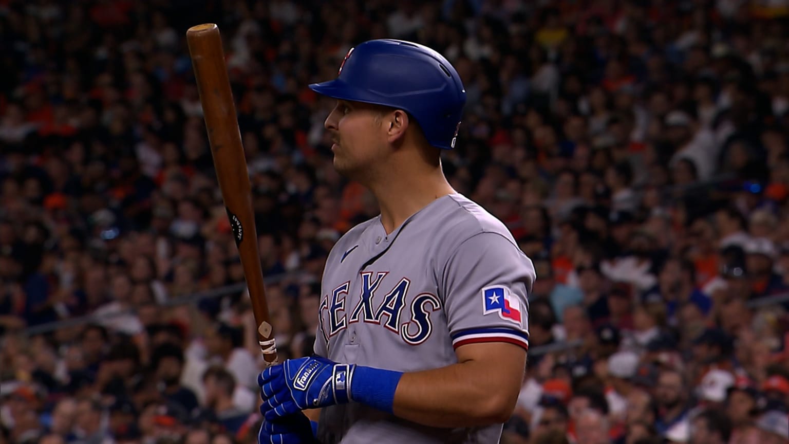 Nathaniel Lowe draws bases-loaded walk in 5th | 07/26/2023 | Texas Rangers
