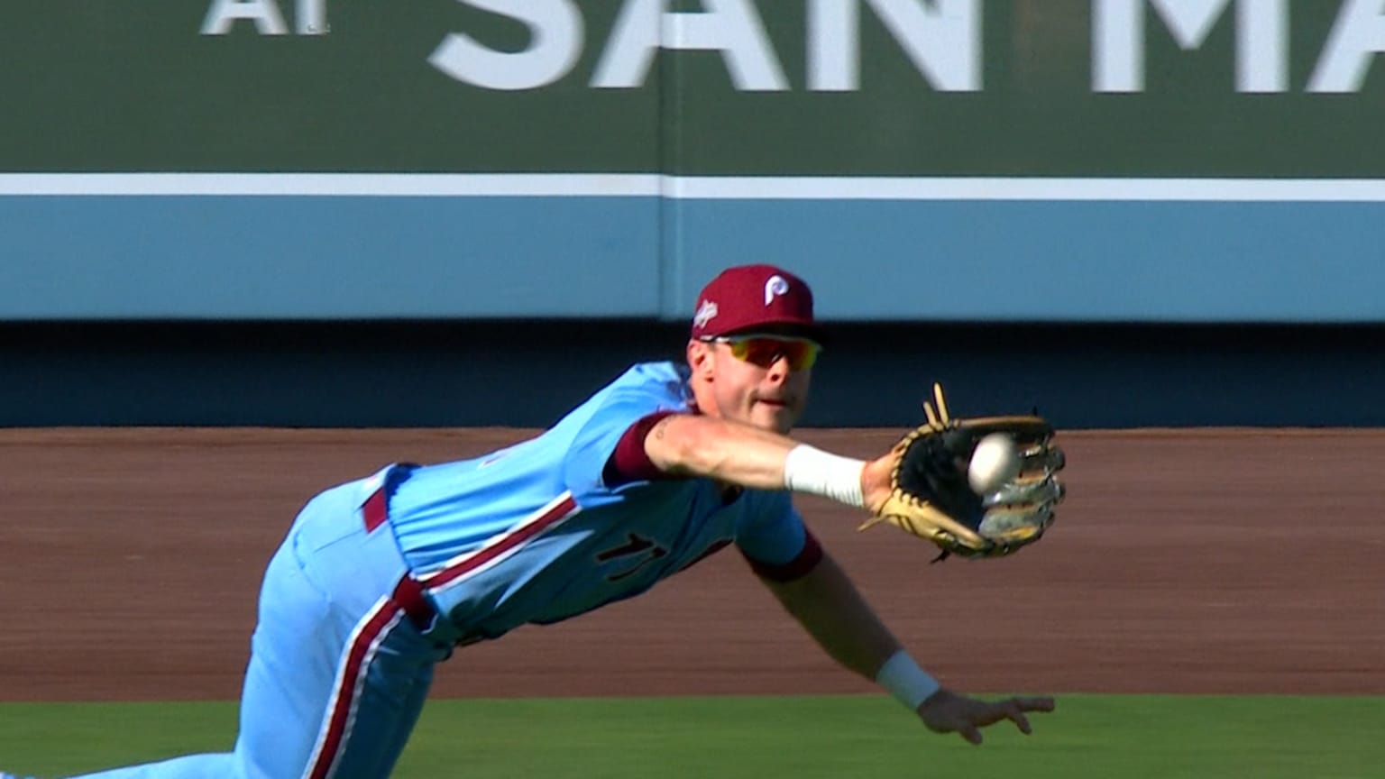 Max Kepler's diving catch | 10/09/2025 | MLB.com