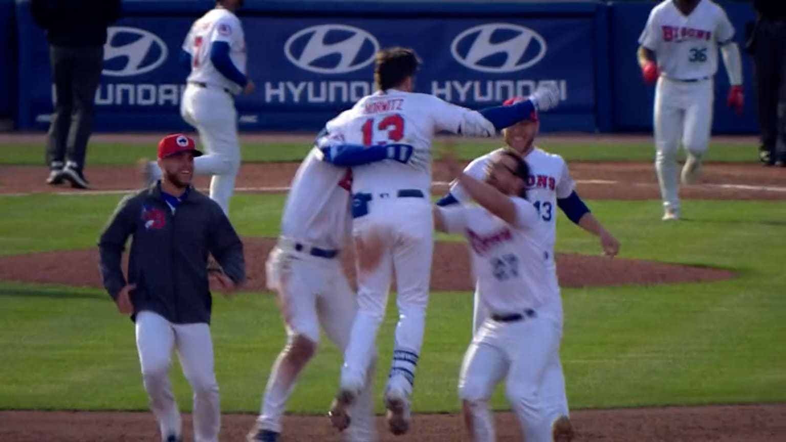 Horwitz doubles three times and delivers the walk-off | 05/12/2023 ...
