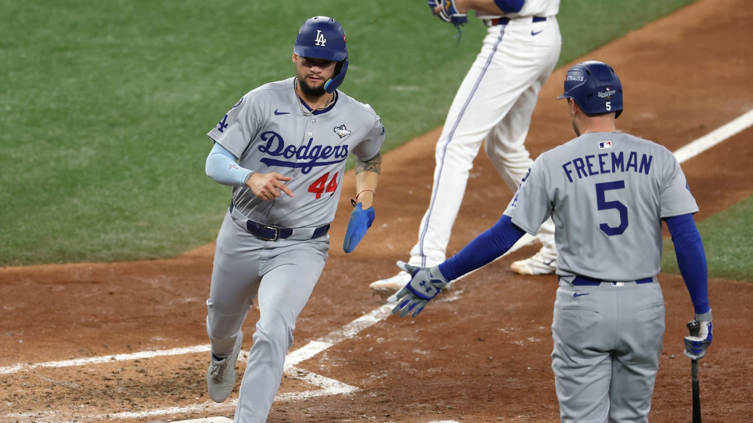 Andy Pages scores on a wild pitch | 10/25/2025 | Los Angeles Dodgers