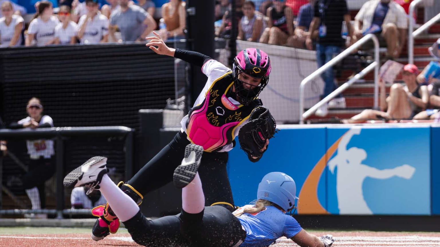 Ana Gold throws out the runner at the plate | 07/09/2025 | MLB.com