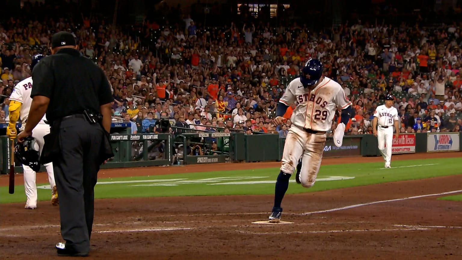 Raynel Delgado scores on passed ball | 06/16/2026 | Houston Astros