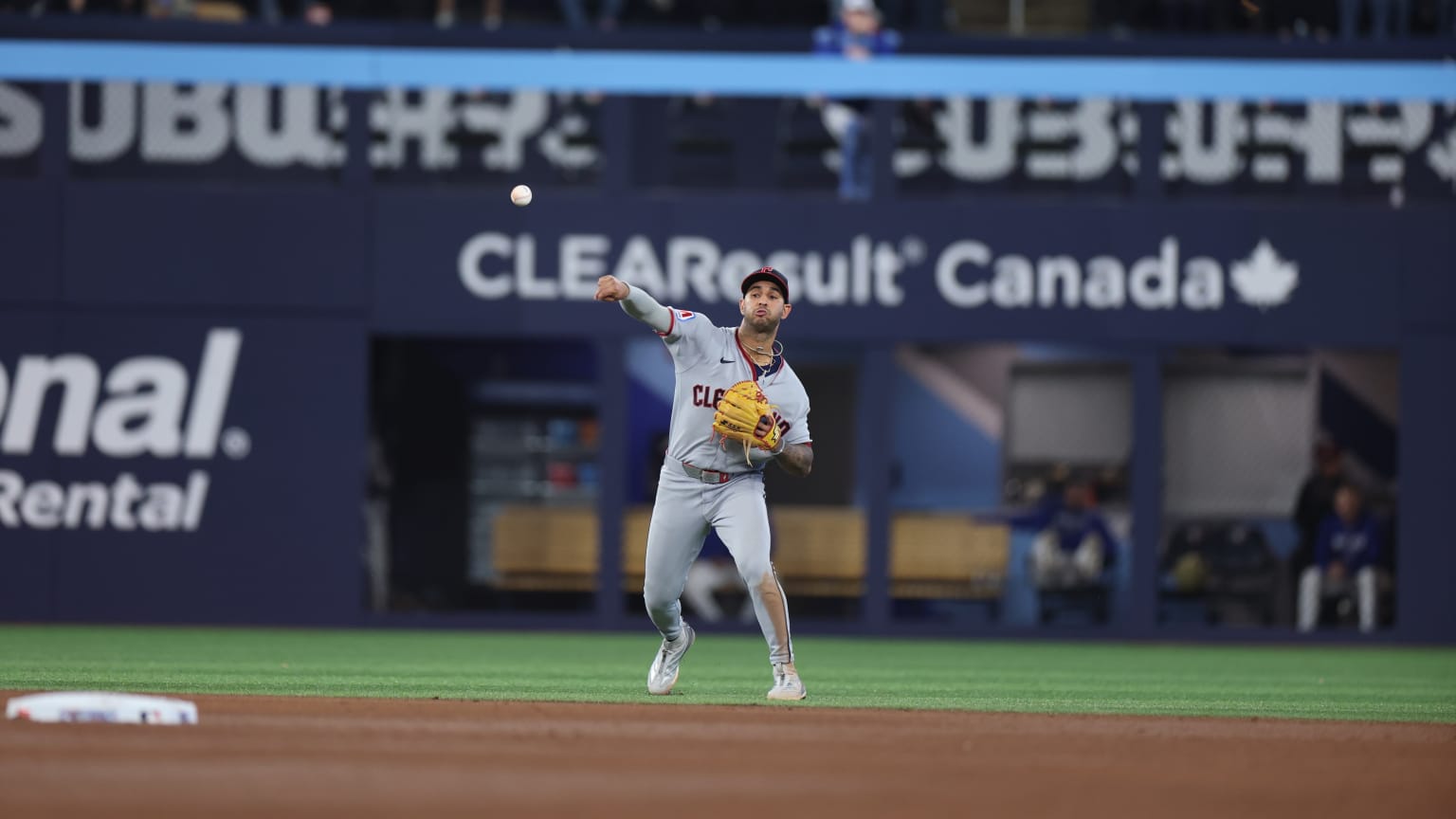 Juan Brito's sliding play retires Dauton Varsho | 26/04/2026 | Los ...