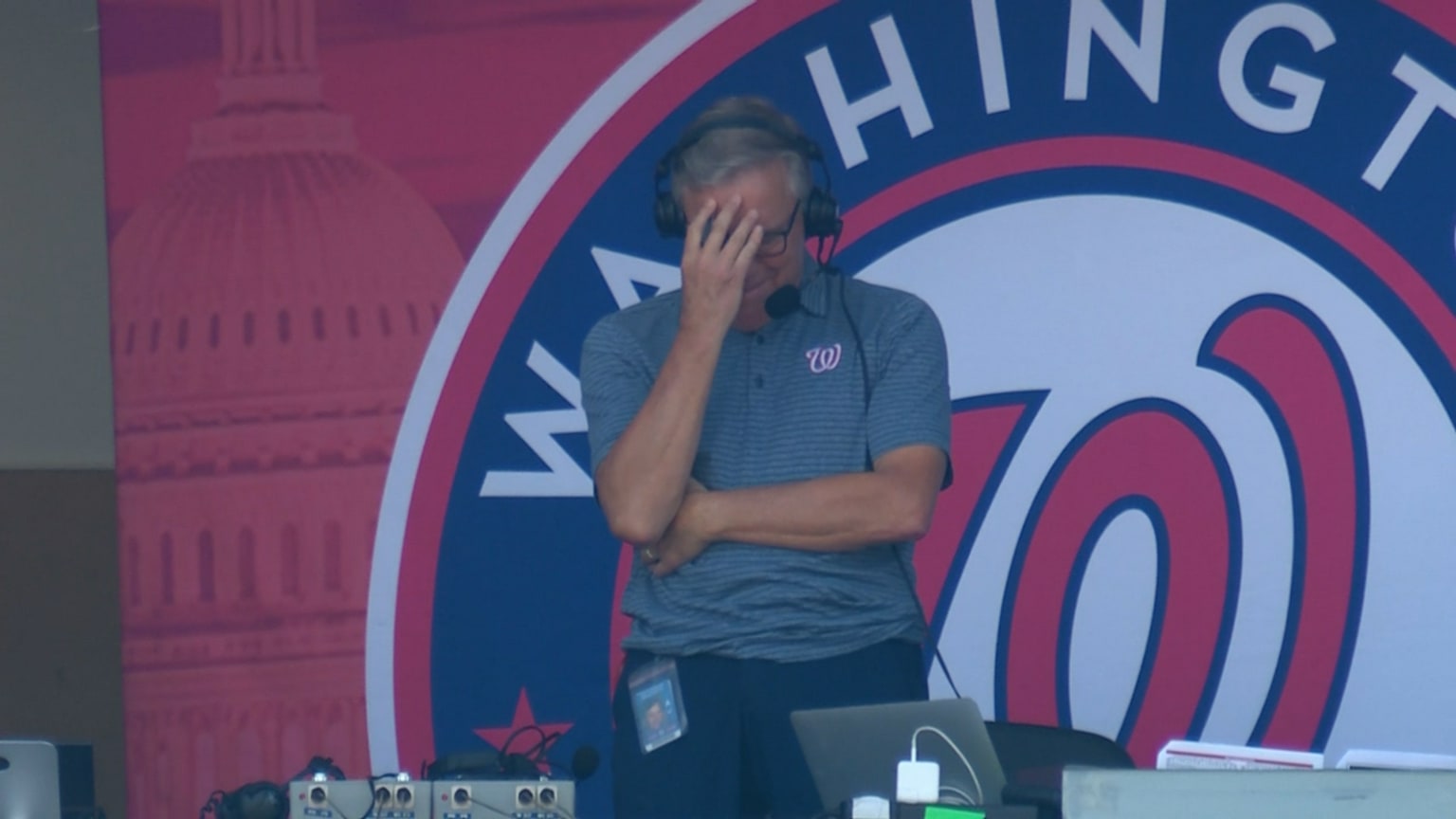 Nationals players salute announcer Bob Carpenter | 09/28/2025 ...