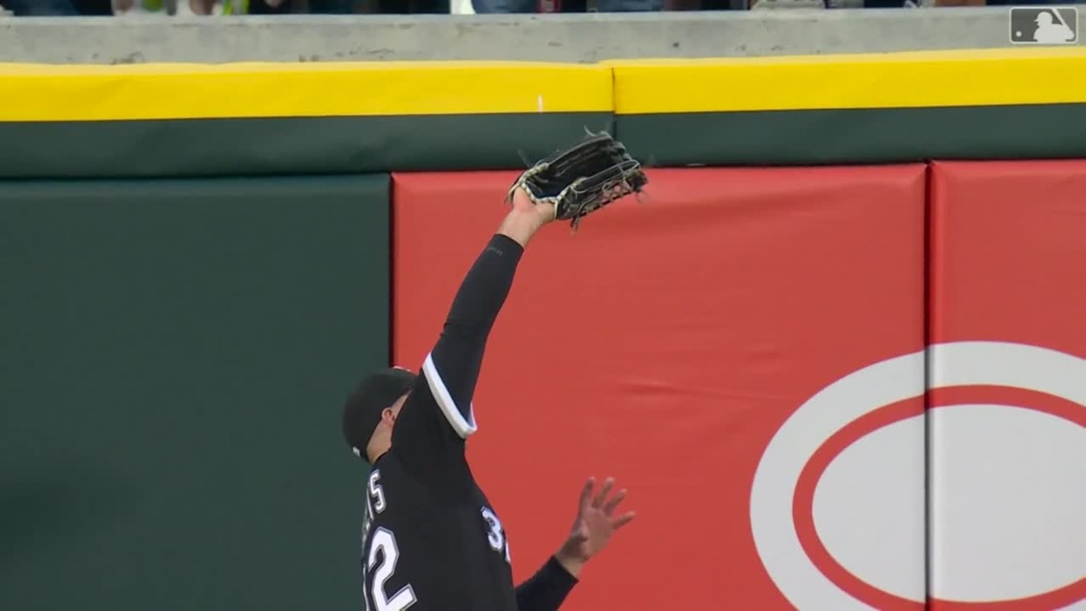 Gavin Sheets makes a nice catch in left field | 04/29/2023 | Chicago ...