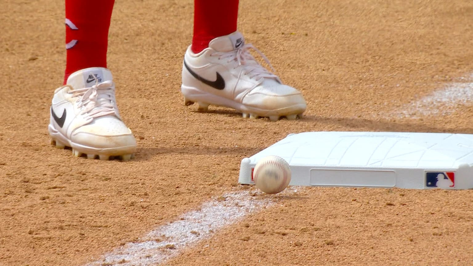 Kyle Farmer's infield single | 04/27/2025 | Colorado Rockies