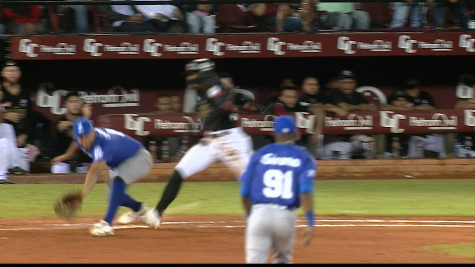 Erik González ties the game after challenge in 7th | 12/20/2022 | MLB.com