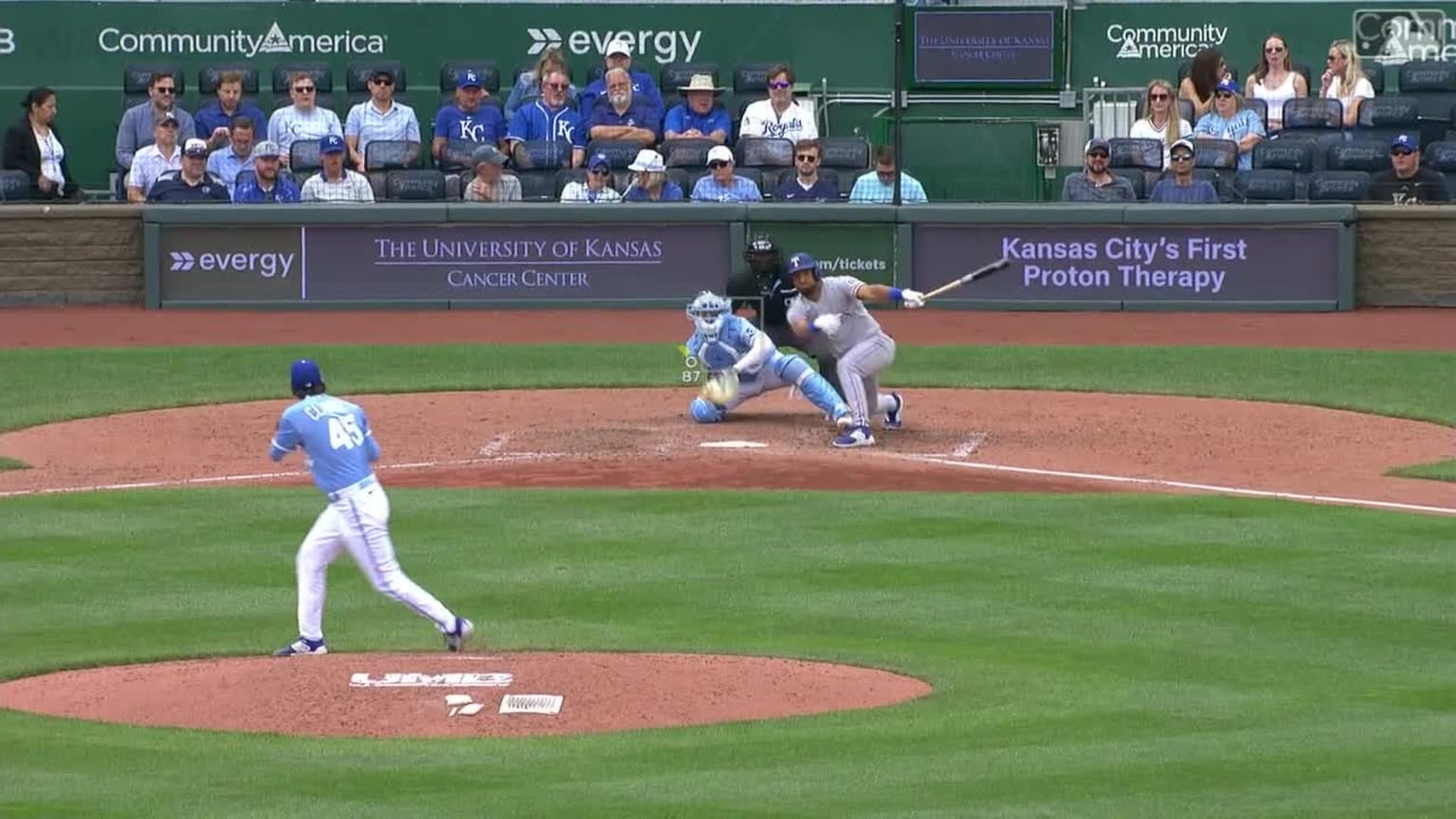 Ezequiel Durán slams three-run double to center | 04/19/2023 | Texas ...