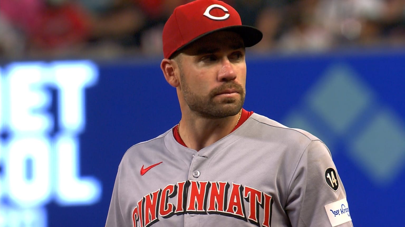 Austin Wynns' nice pick at first | 05/06/2025 | Cincinnati Reds