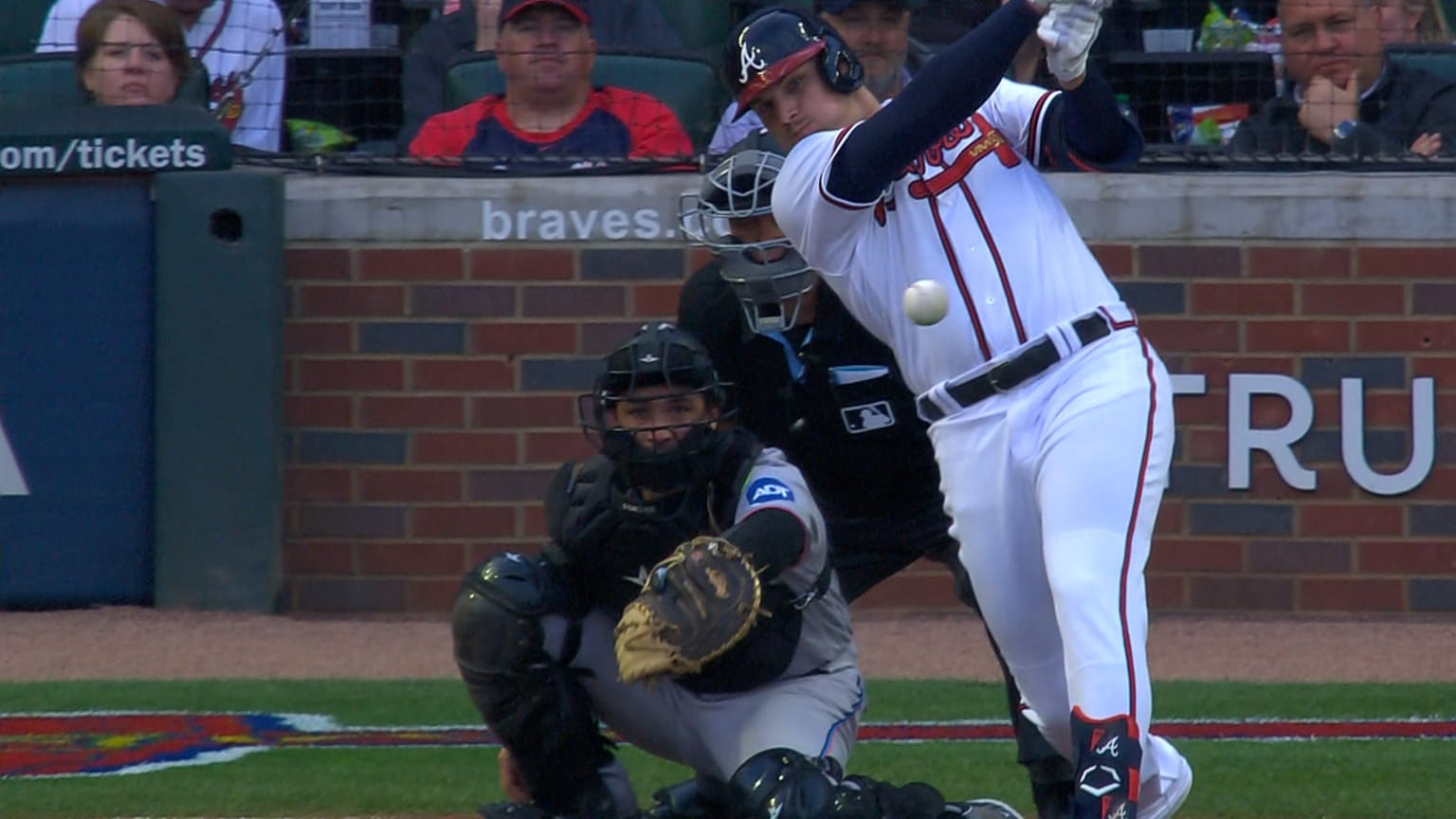 Austin Riley gets the Braves on the board in the 1st | 04/25/2023 | MLB.com