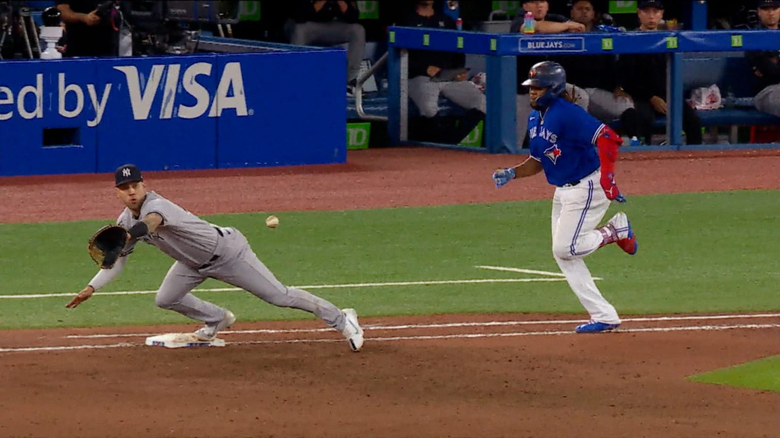 Daily Dash: Reyes dives, Harris II leaps | 09/29/2022 | MLB.com