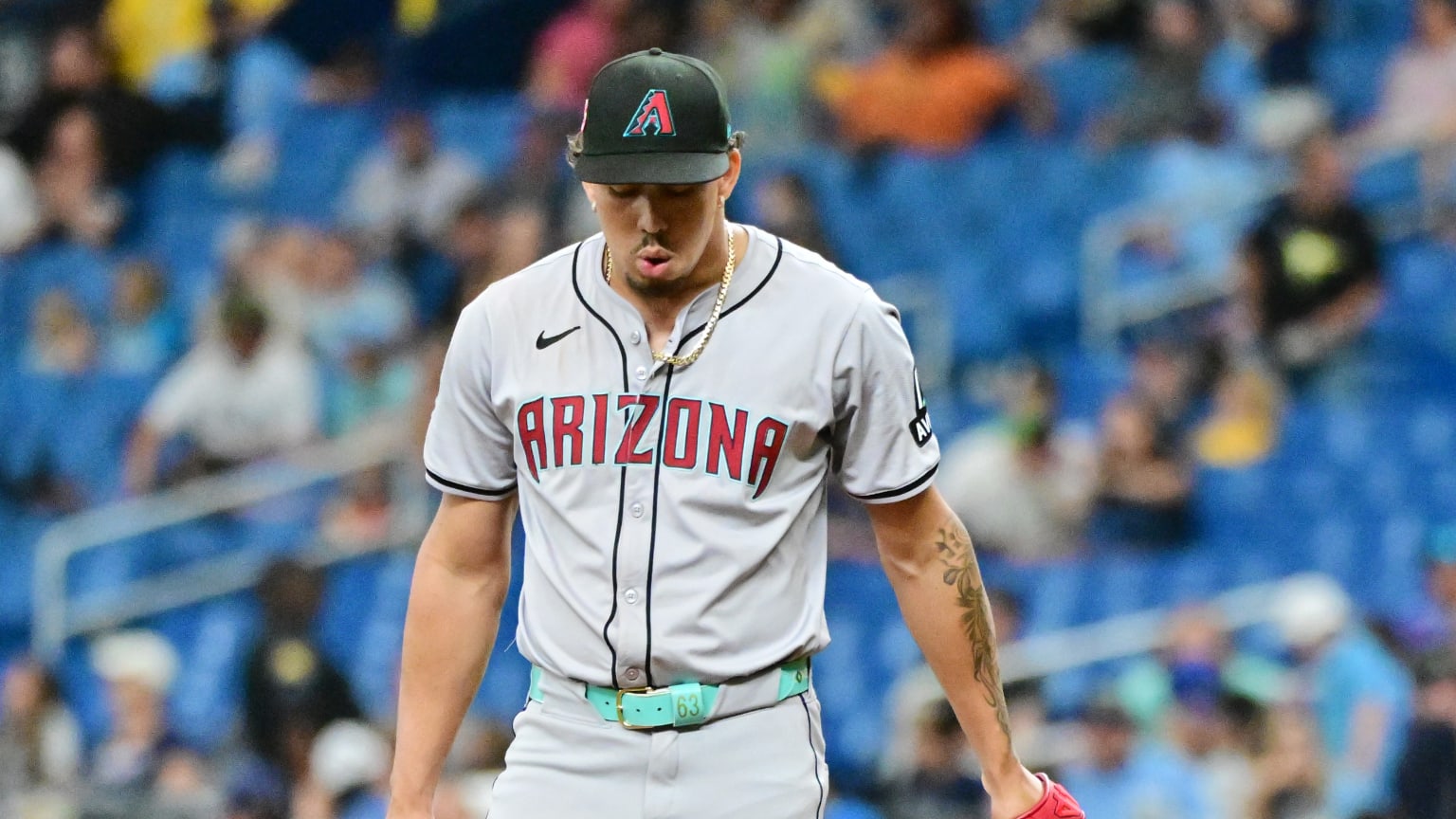 Justin Martinez escapes the jam in the 11th | 08/18/2024 | Arizona Diamondbacks