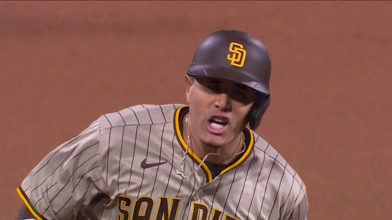 Manny Machado clobbers a solo home run in the 1st | 10/23/2022 | San ...