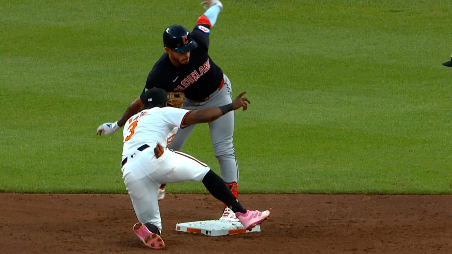 Jorge Mateo tags Gabriel Arias out at second | 06/25/2024 | Baltimore ...