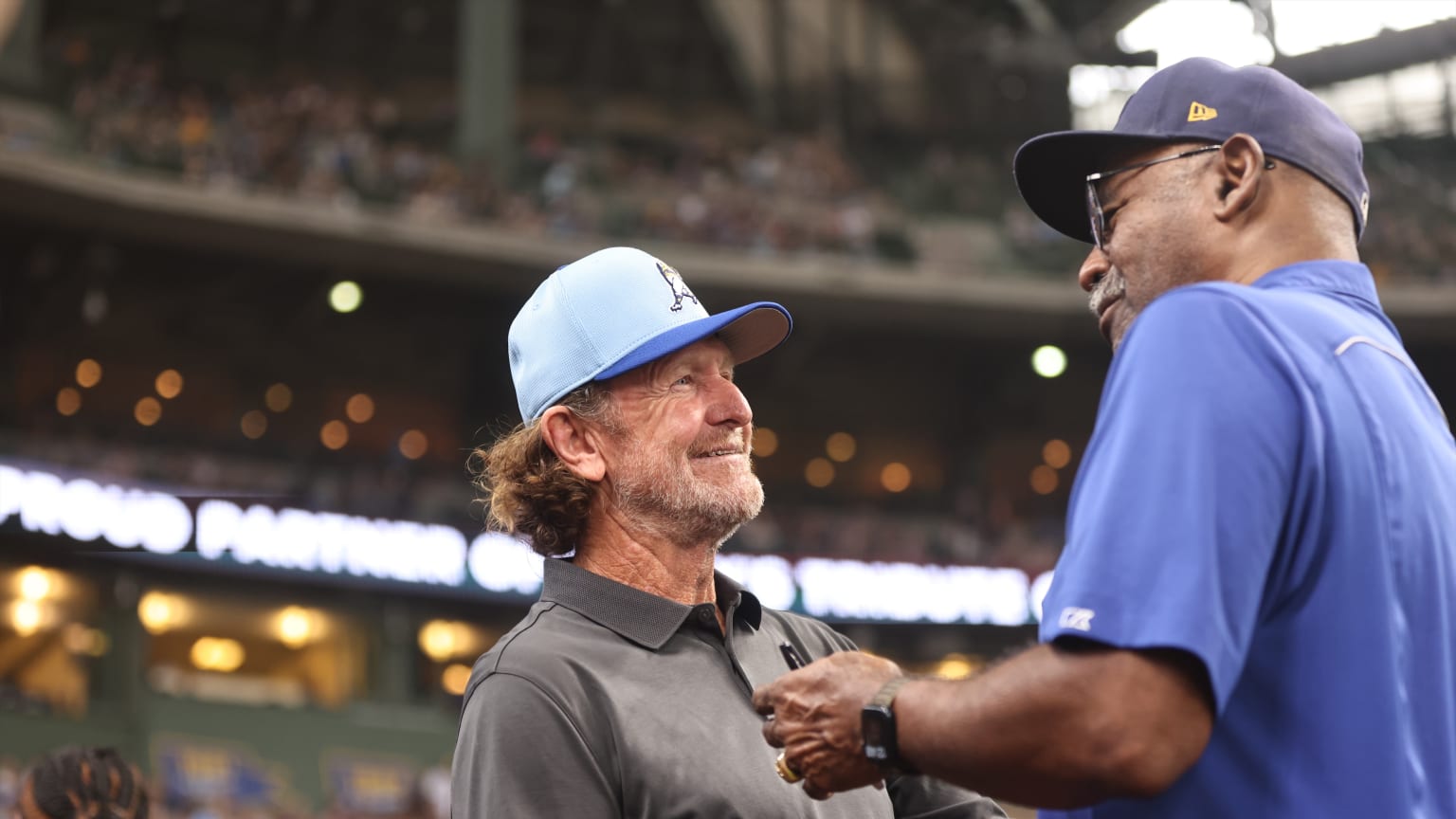 Robin Yount welcomed with ovation | 08/18/2024 | Milwaukee Brewers