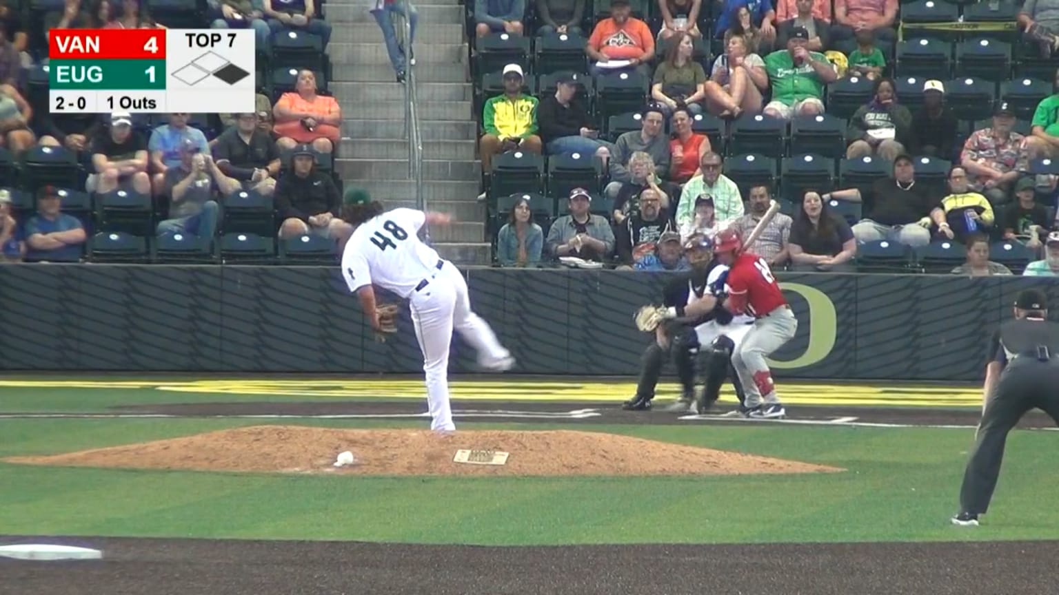 Patrick Bailey throws out a runner at third base | 08/12/2022 | San ...