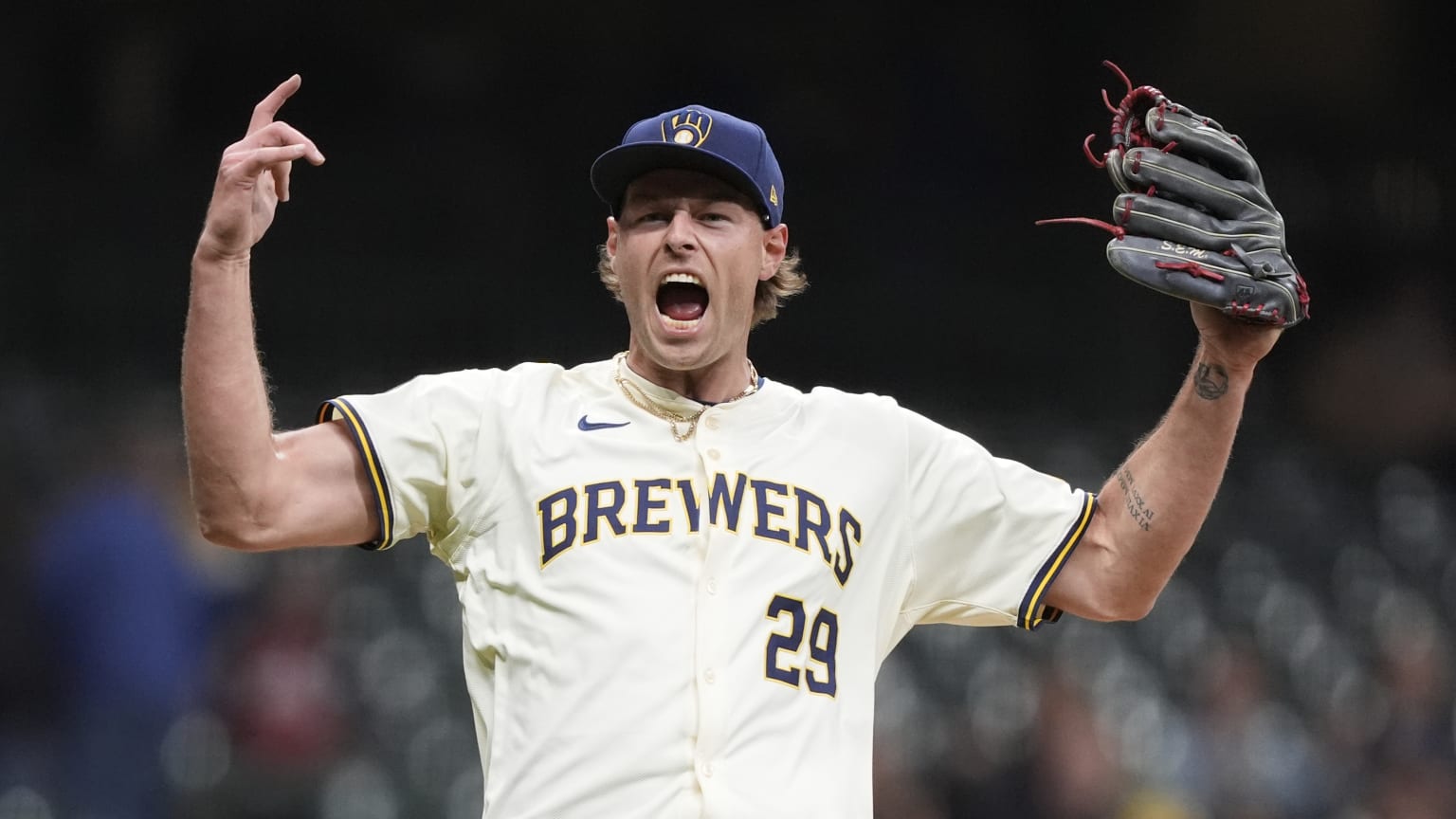 Trevor Megill strikes out Isbel, secures win | 04/01/2025 | Milwaukee ...