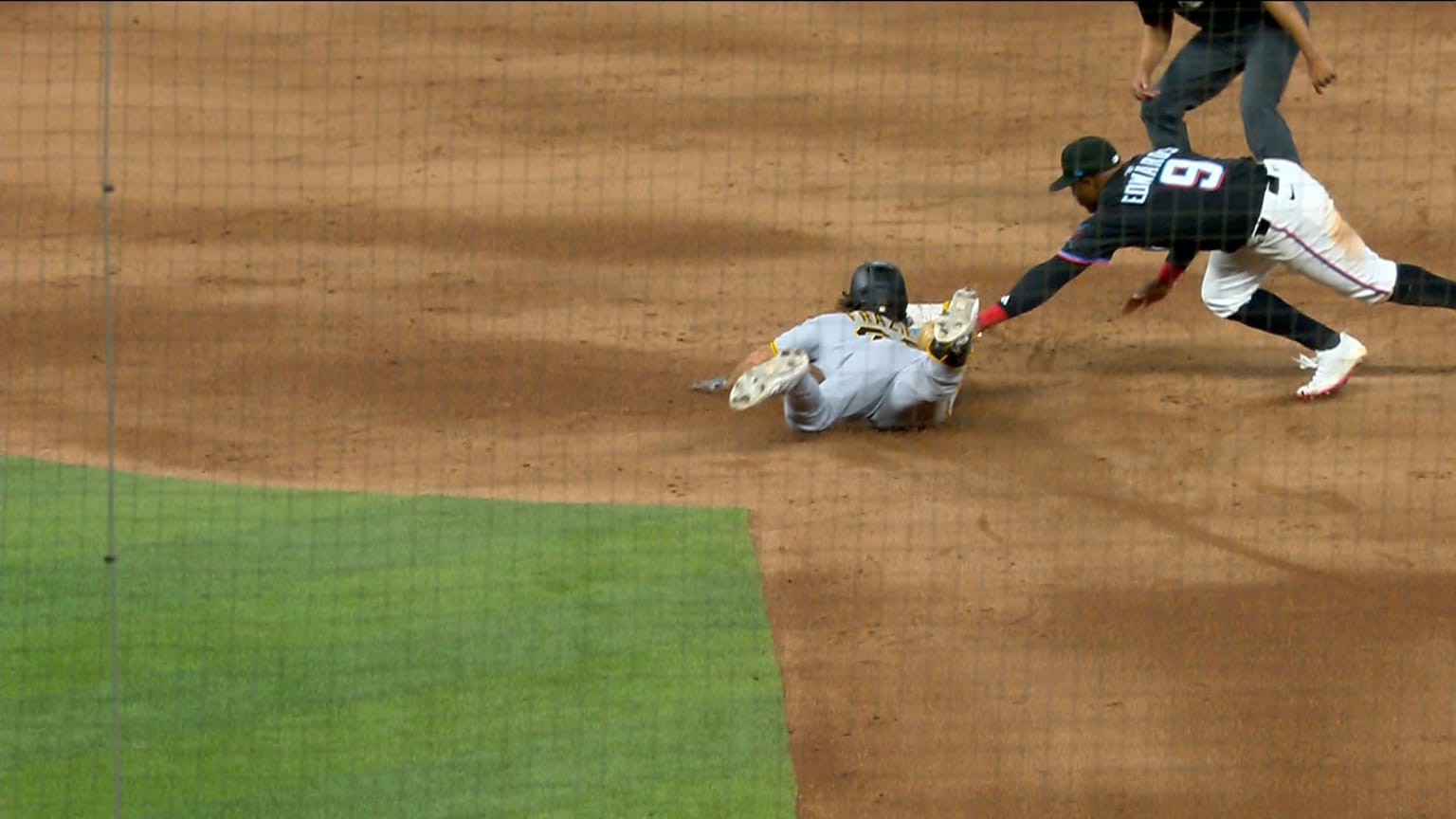 Griffin Conine nabs Adam Frazier | 03/28/2025 | Miami Marlins