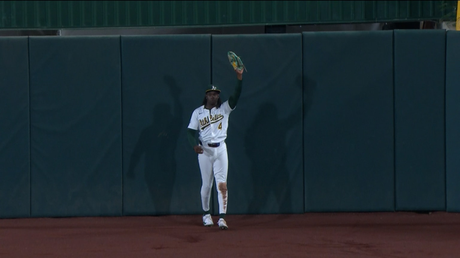 Lawrence Butler's great reaching snag | 09/27/2025 | Athletics