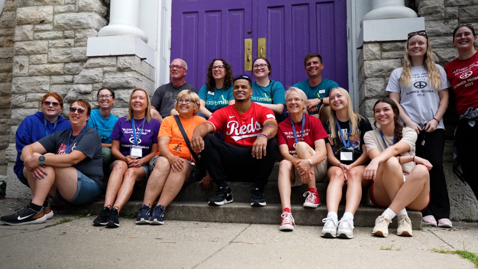 Reds and Delaware North help local food pantry | 07/10/2024 ...