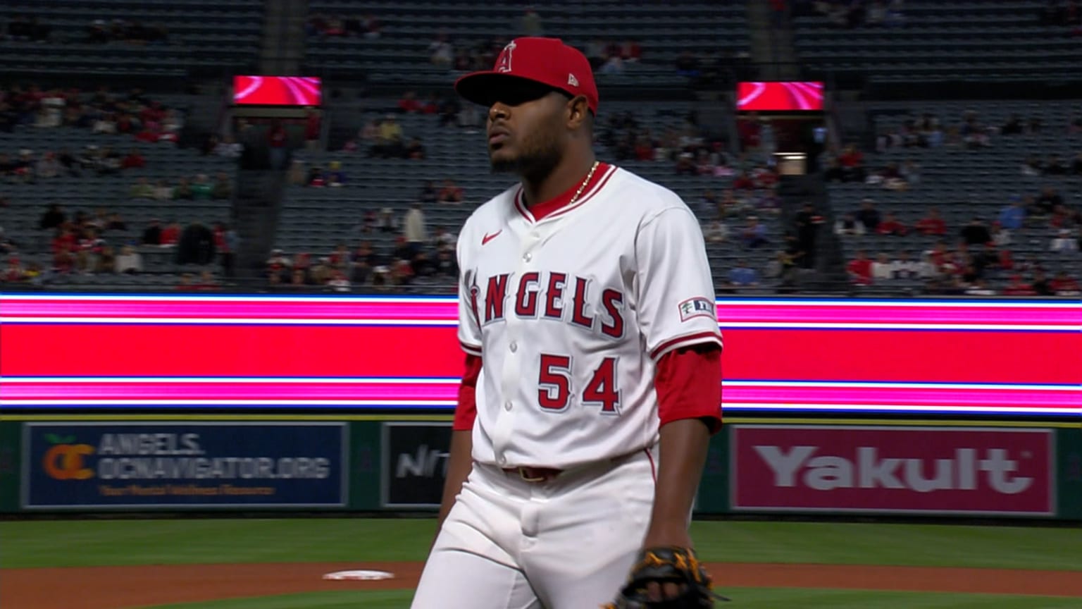 Héctor Neris escapes a jam in the 8th | 05/06/2025 | Los Angeles Angels