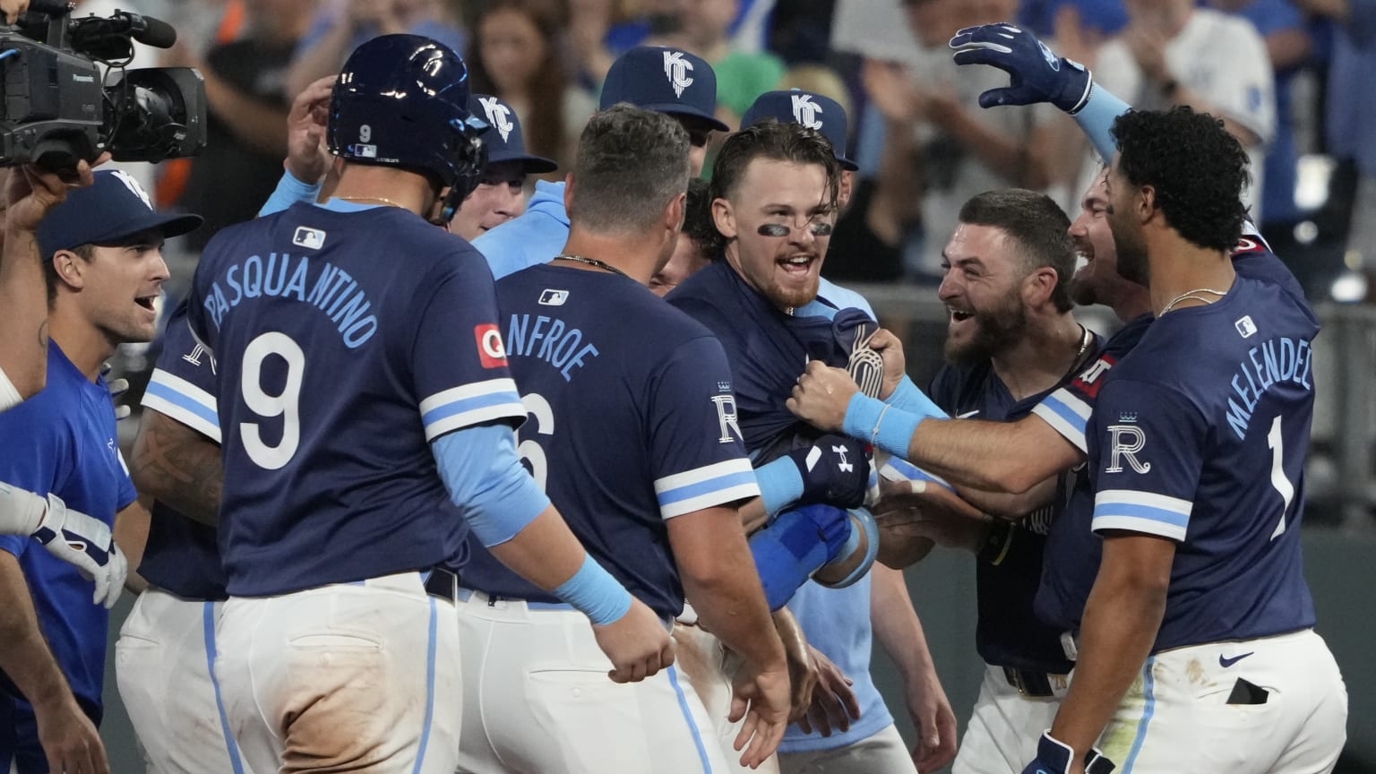 Royals complete improbable comeback in the 9th | 06/07/2024 | Kansas ...