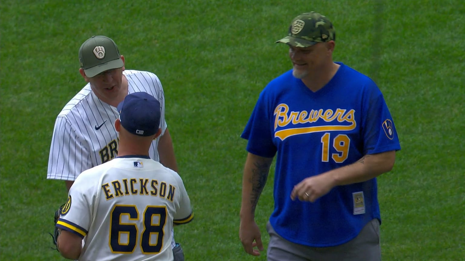 Military members throw out the first pitch | 05/25/2026 | MLB.com