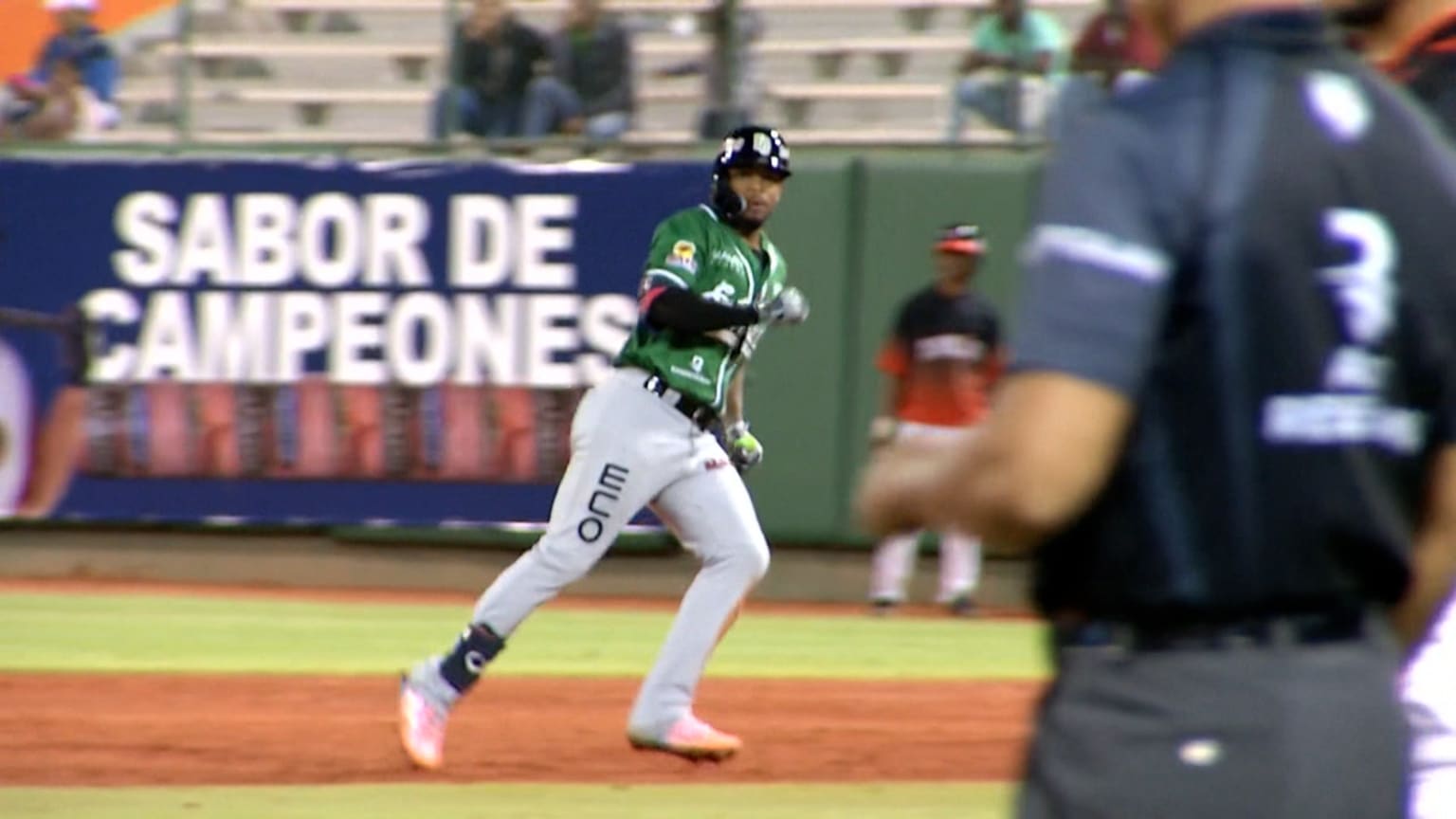 José Tena pega un sencillo remolcador al izquierdo | 04/11/2023 | Los Guardians de Cleveland