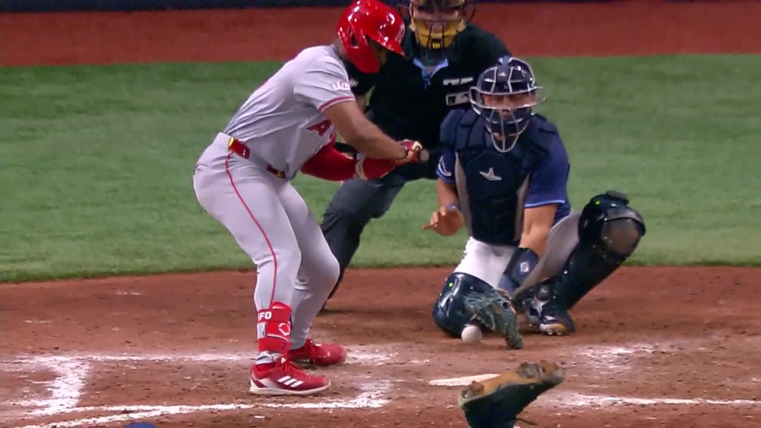 Aaron Hicks scores on a wild pitch | 04/16/2024 | Los Angeles Angels