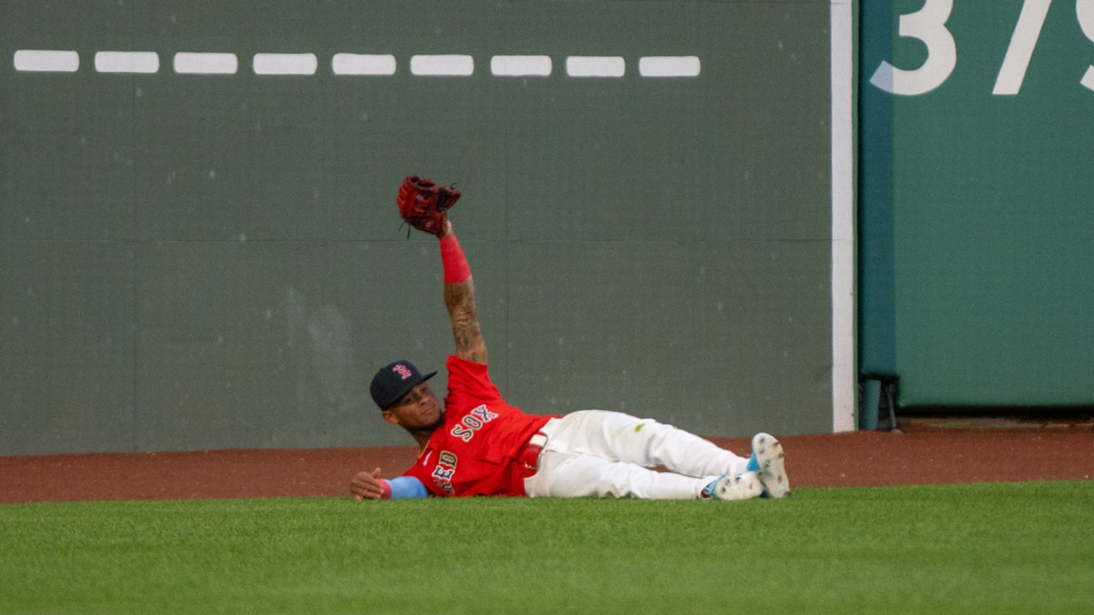 Ceddanne Rafaela's diving catch | 05/24/2024 | Boston Red Sox