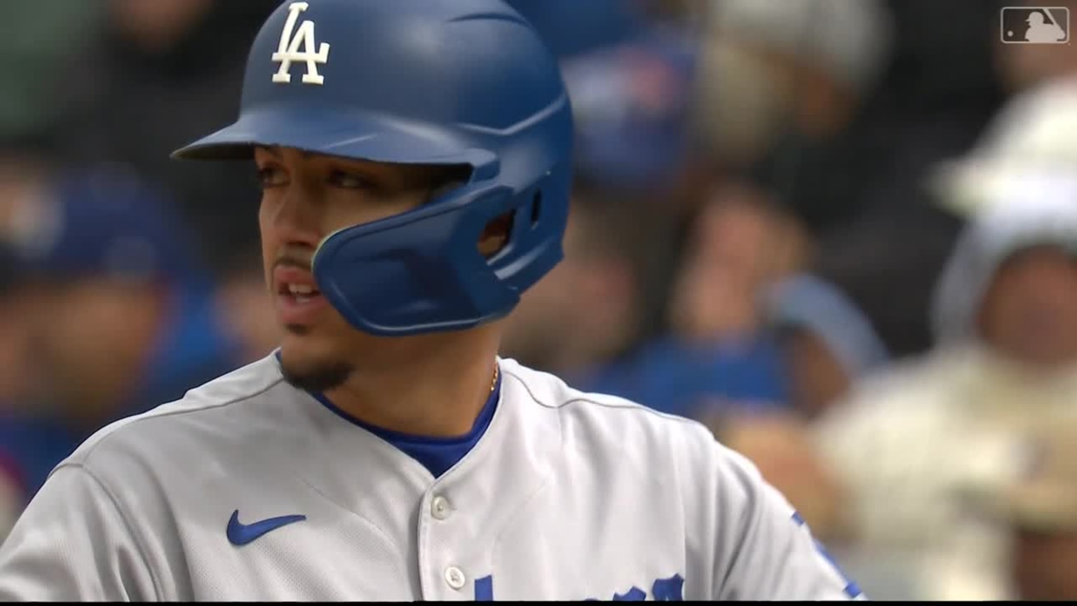 Miguel Vargas lines an RBI single to center field | 04/22/2023 | Los ...
