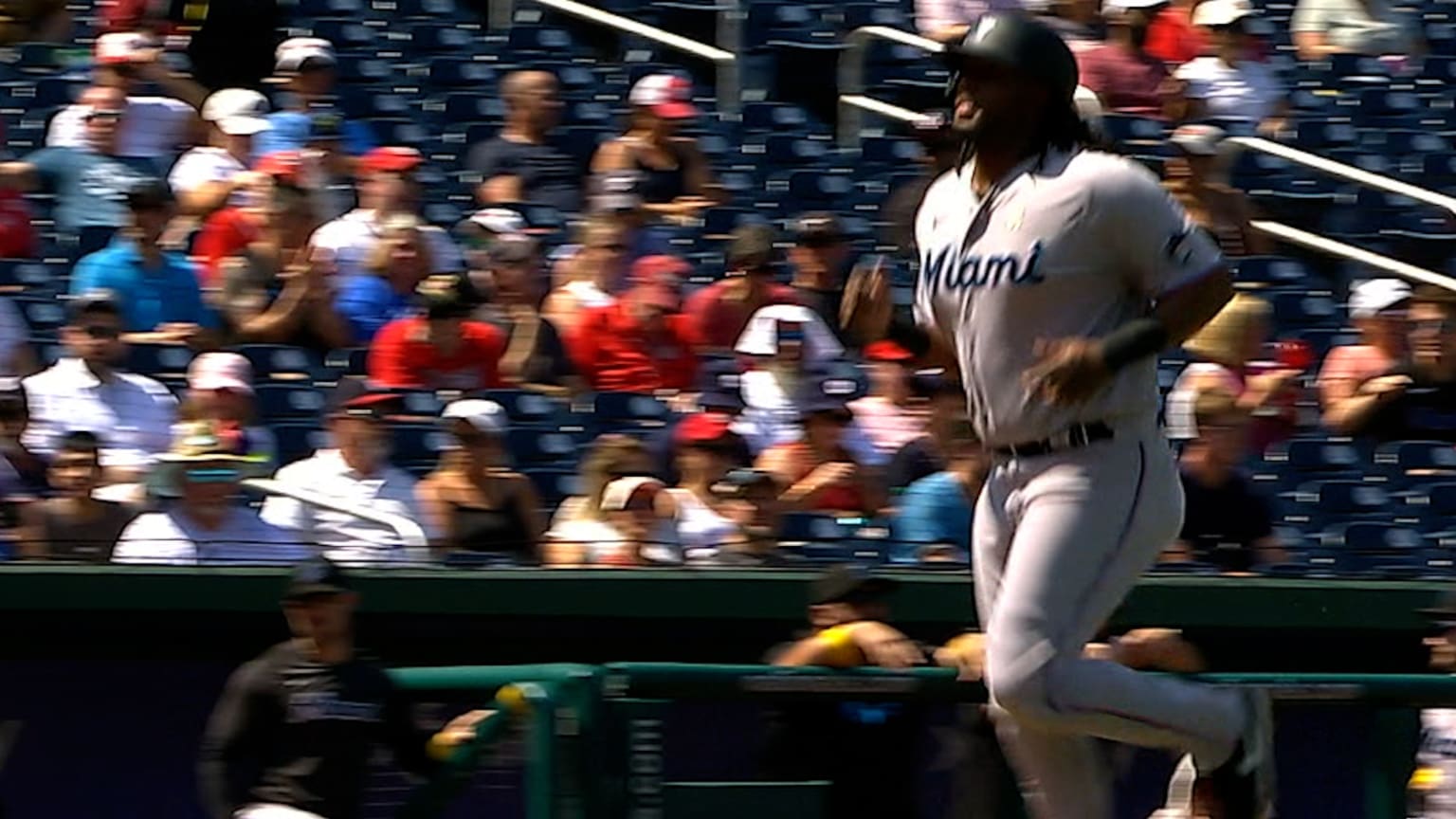 Josh Bell scores on a bases-loaded walk in the 1st | 09/03/2023 | Miami ...