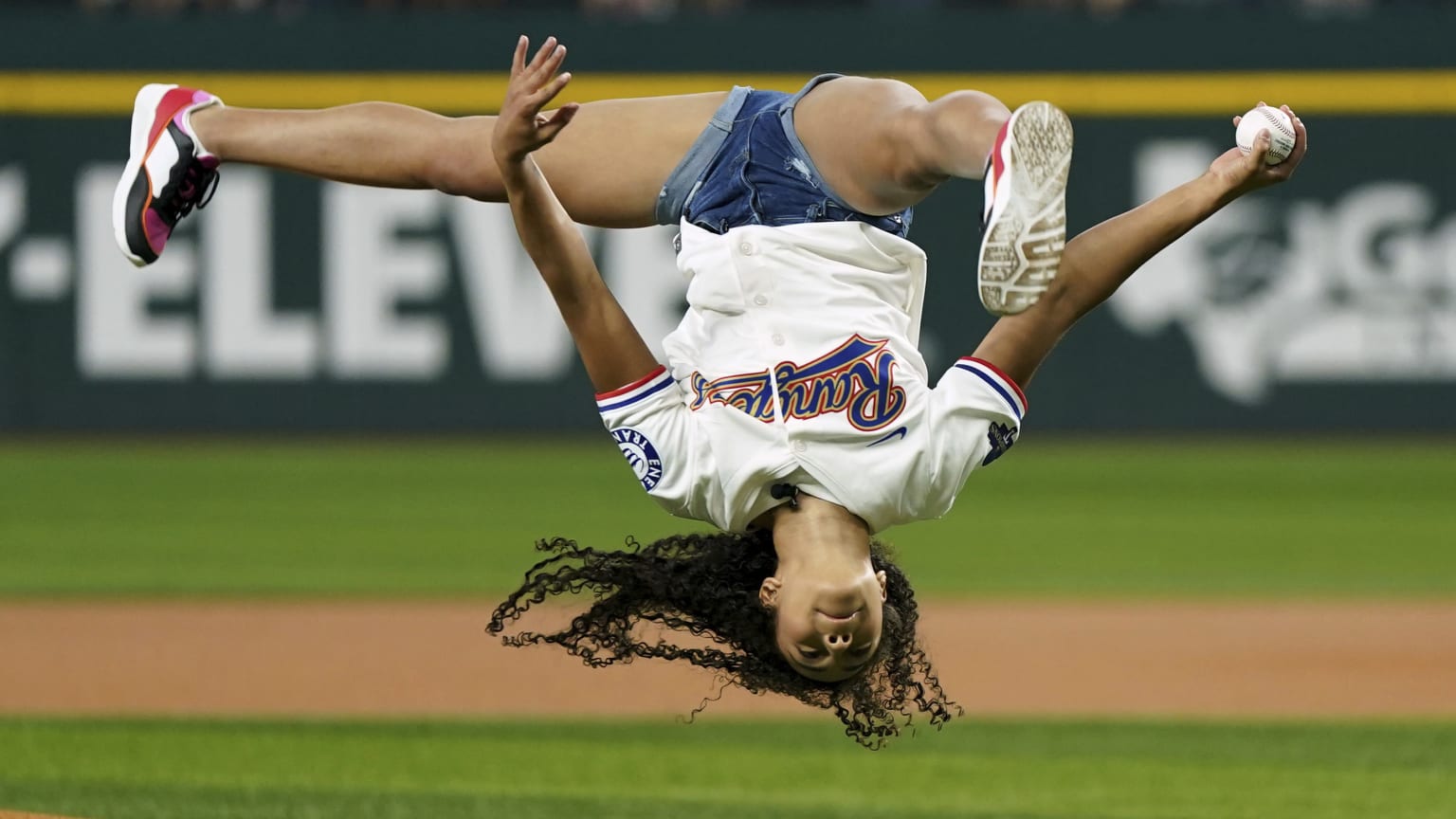 Hezly Rivera talks about her first pitch | 09/04/2024 | MLB.com