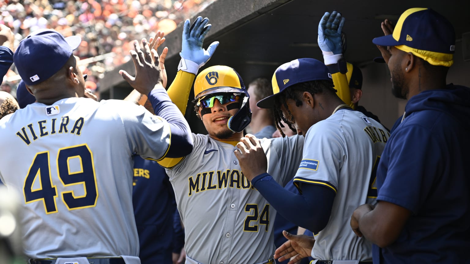 William Contreras hits a leadoff home run | 04/14/2024 | Milwaukee Brewers