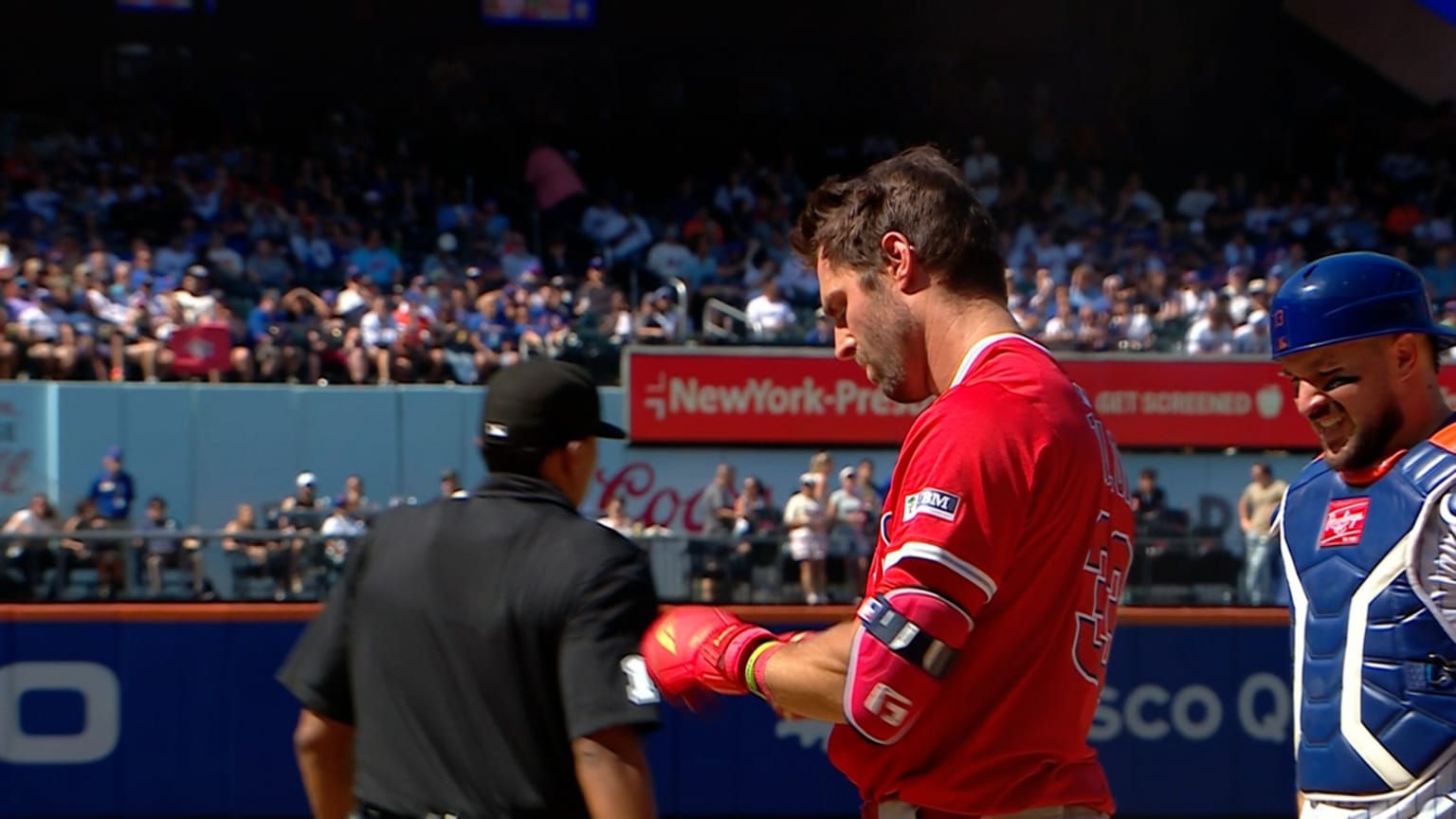 Chris Taylor is hit in the head by a pitch | 07/23/2025 | MLB.com